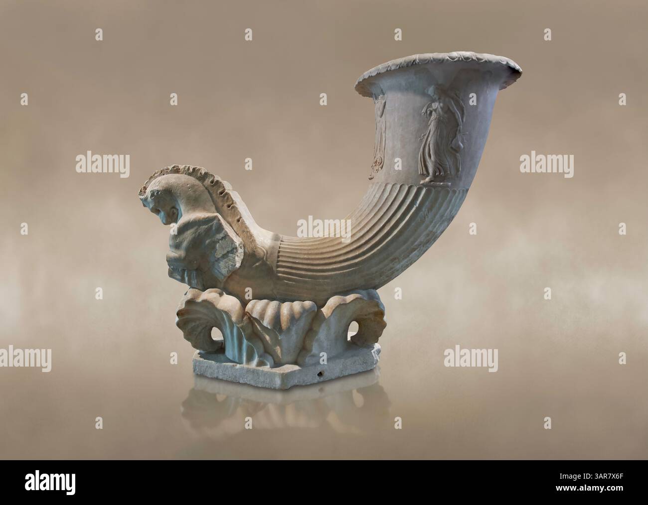 Roman drinking form sculpture hi-res stock photography and images - Alamy