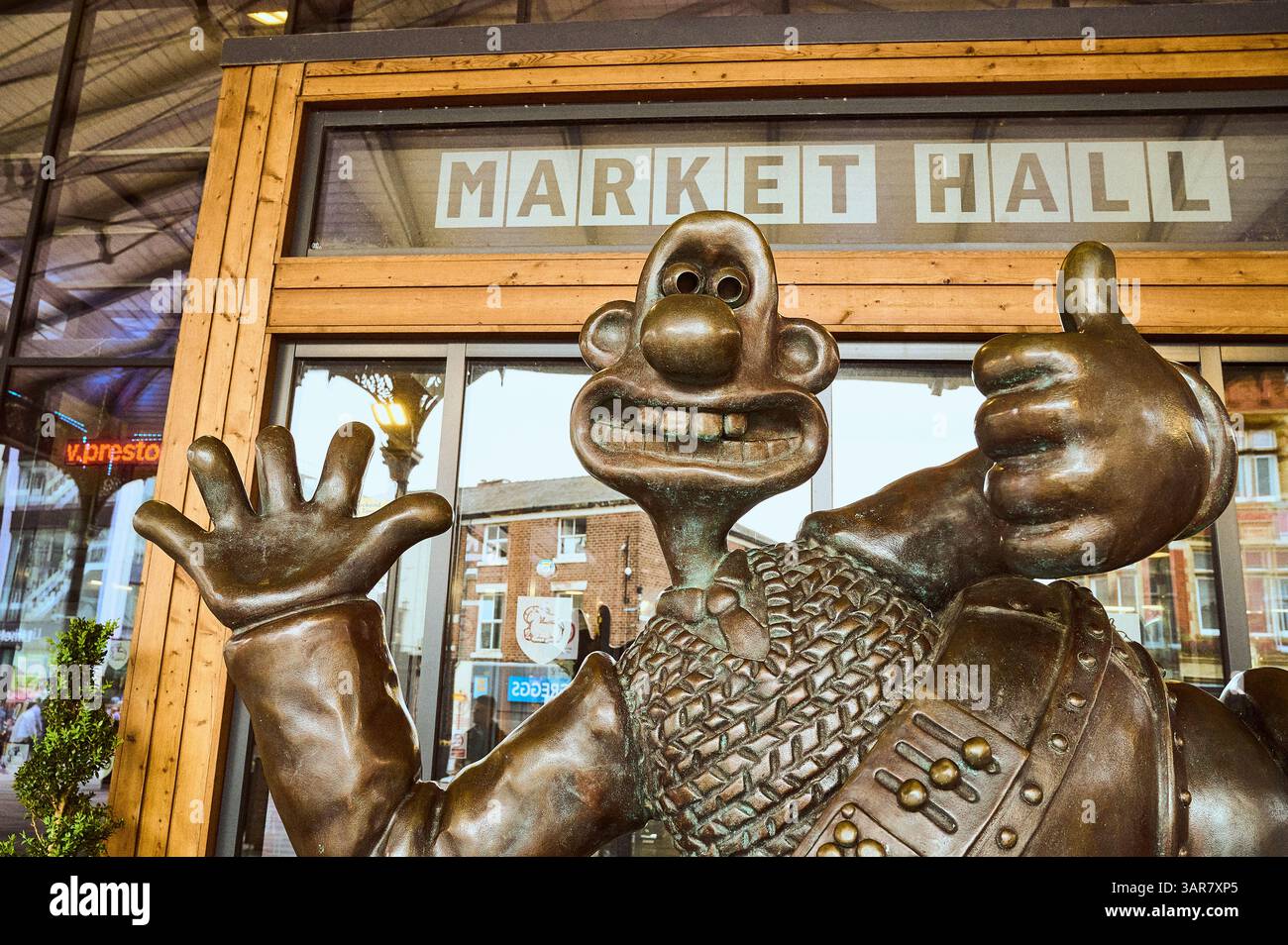 The Wallace and Gromit statue infront of Preston indoor market,UK Stock ...