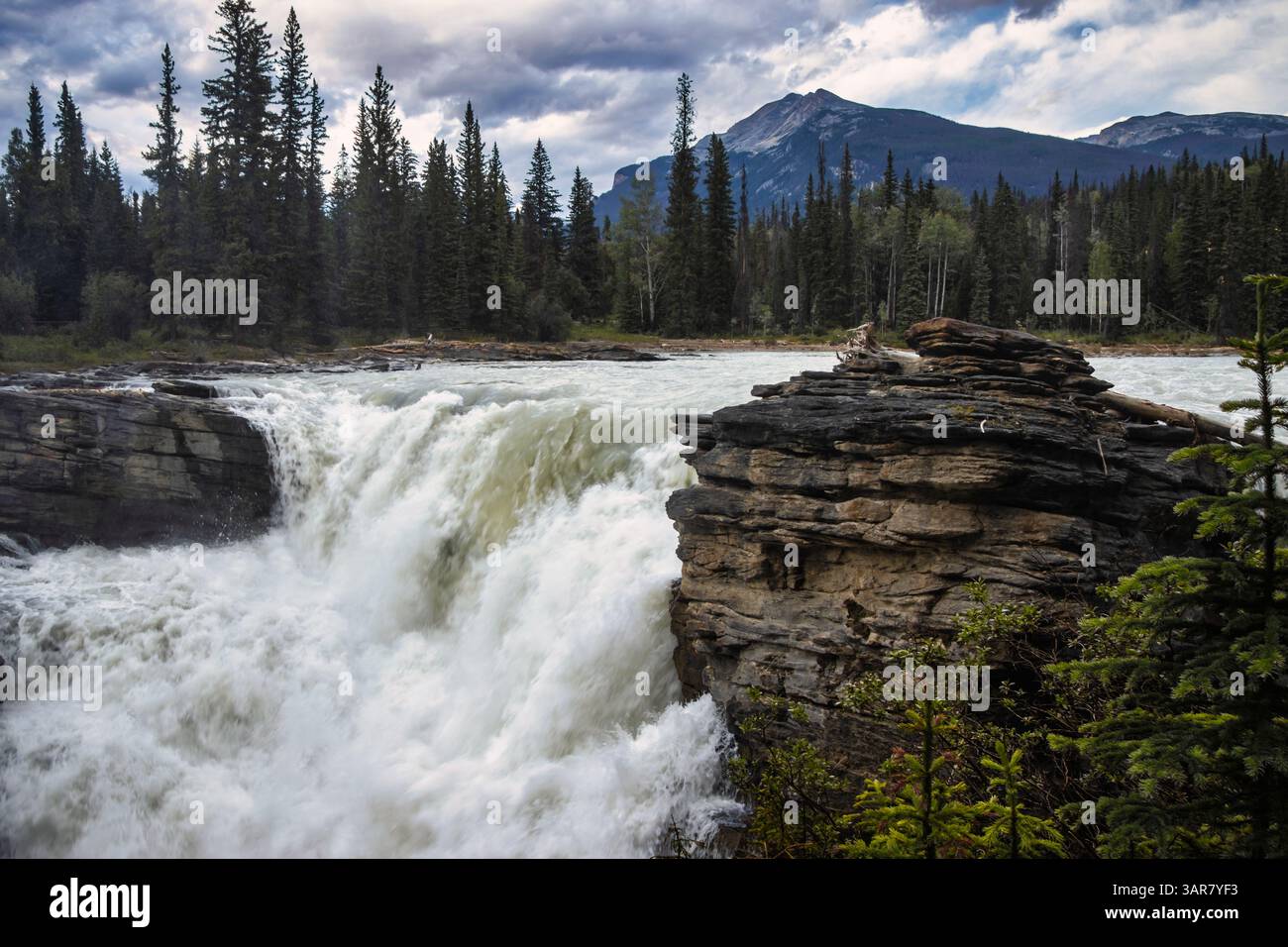Powerful waterfall crashes over hi-res stock photography and images - Alamy