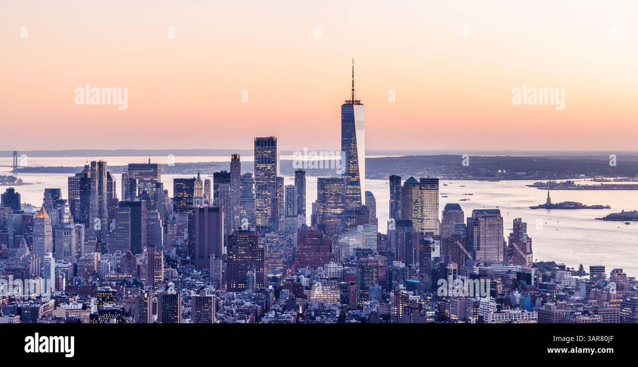 Stunning sunset view over Manhattan Downtown with glowing skyscrapers ...