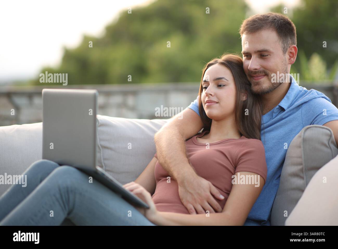Using the laptop sitting outside the house hi-res stock photography and ...