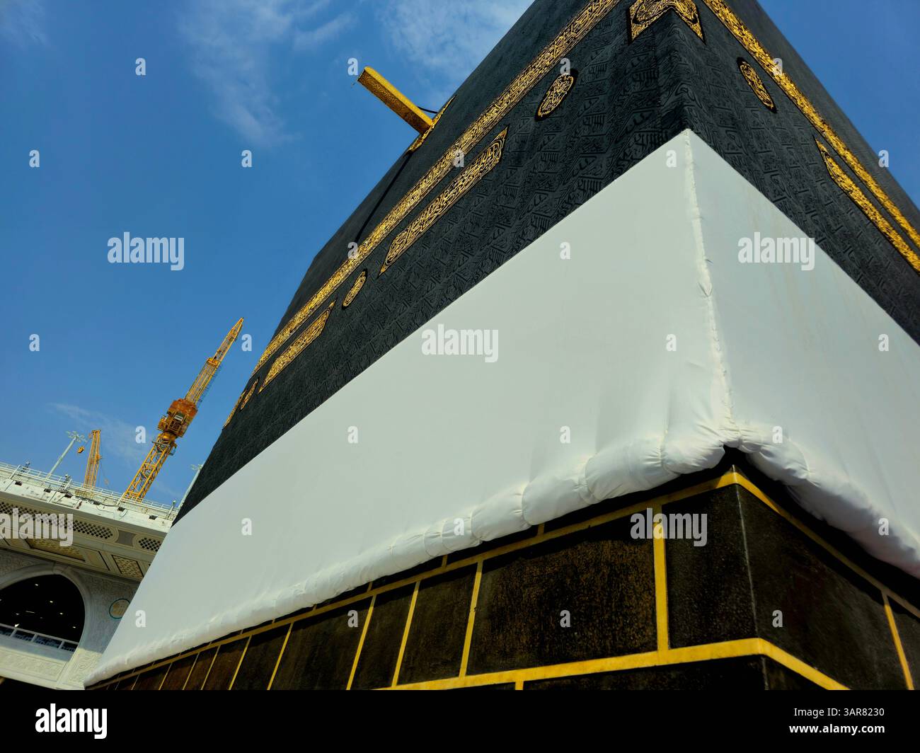 The Kaaba, stone building at the center of Islam's most important ...
