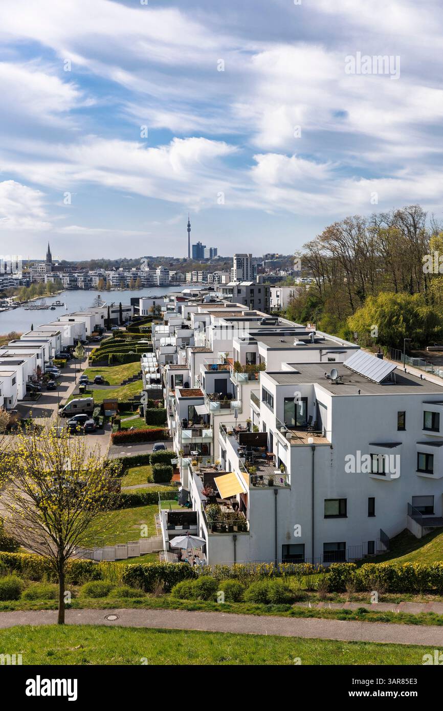 luxury properties on Lake Phoenix, the lake and its neighboring ...