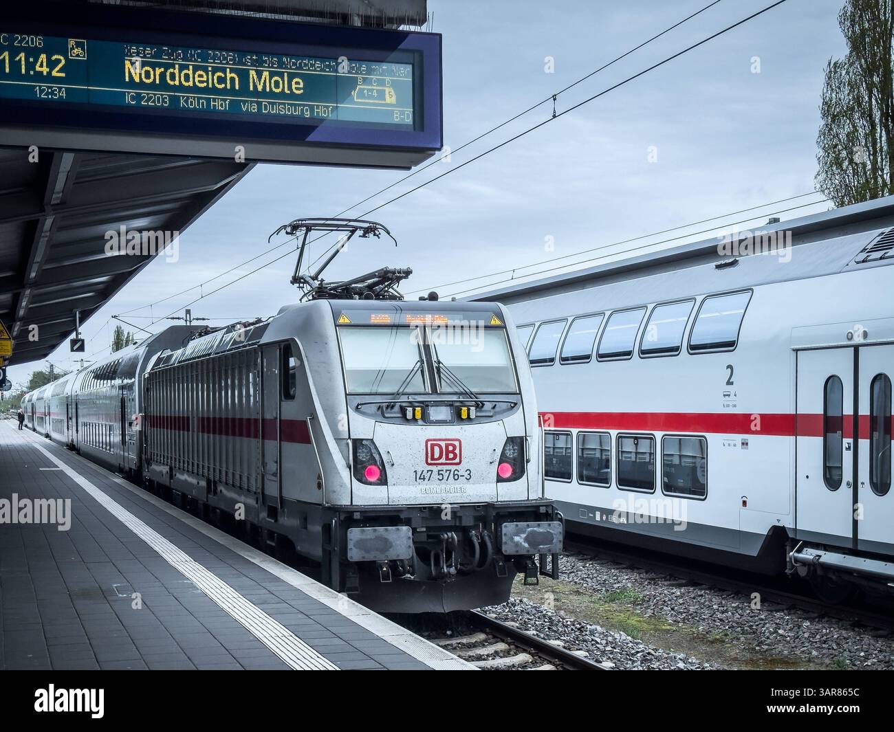 Emden, Ostfriesland, Deutschland, Europa, Bahngleise, Intercity-Zug IC ...