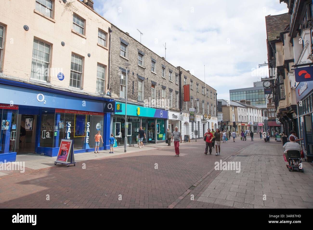 The O2 and other shop on Tavern Street, Ipswich, Suffolk in the United ...