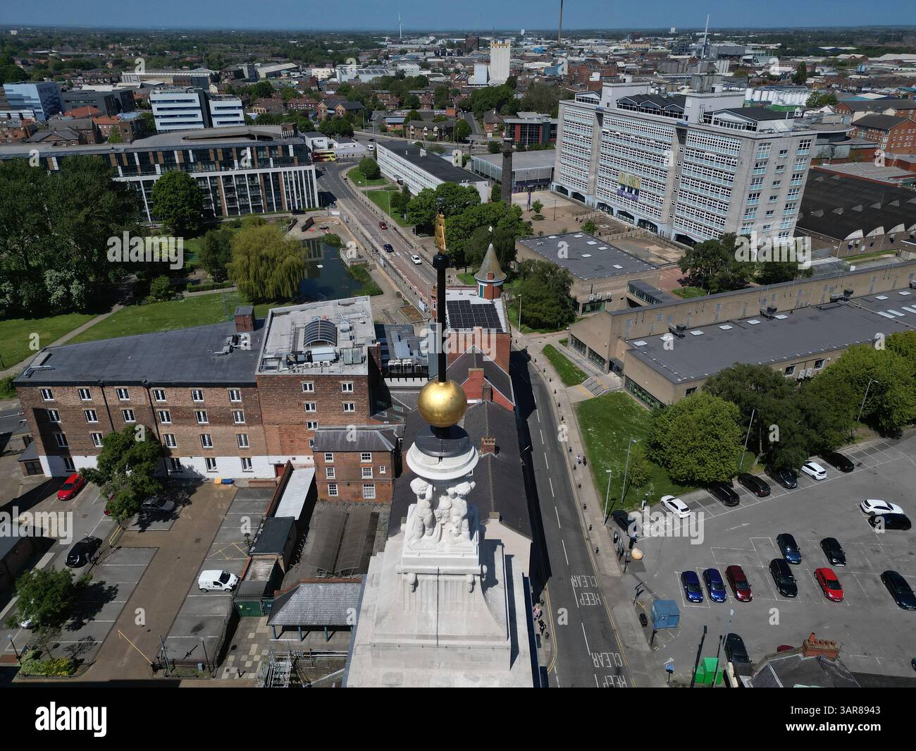 aerial view of Hull Guildhall, headquarters of Hull City Council ...