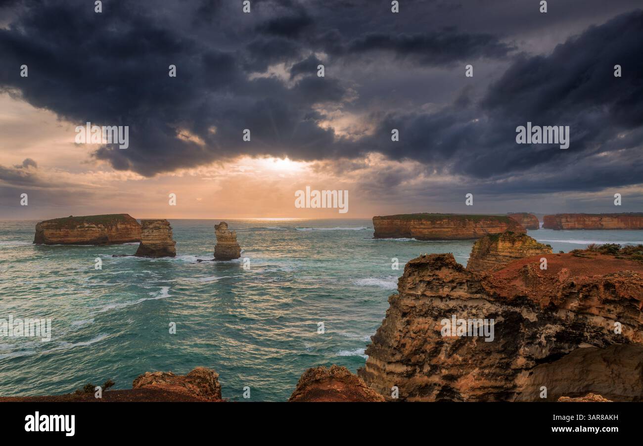 The Twelve Apostles, limestone rocks, Port Campbell National Park ...