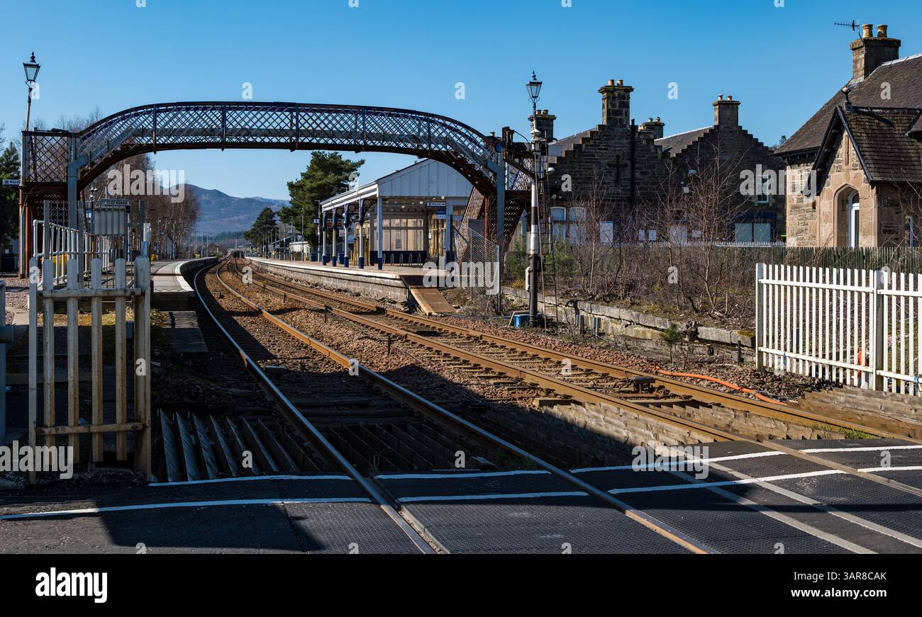 Kingussie railway train station platform and train tracks from level ...
