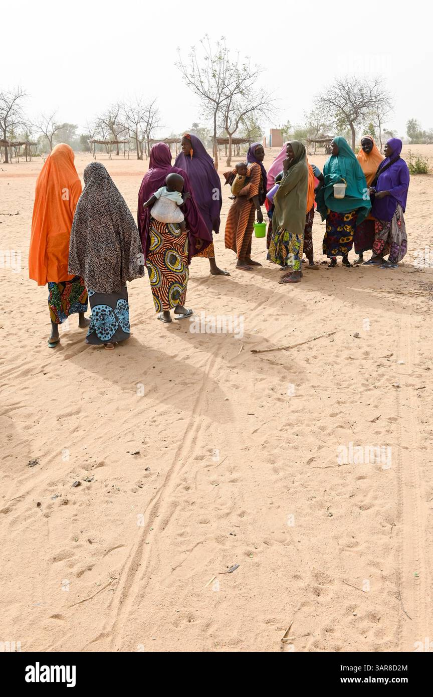 NIGER, Maradi, village Dan Bako, drought and desertification, women in ...