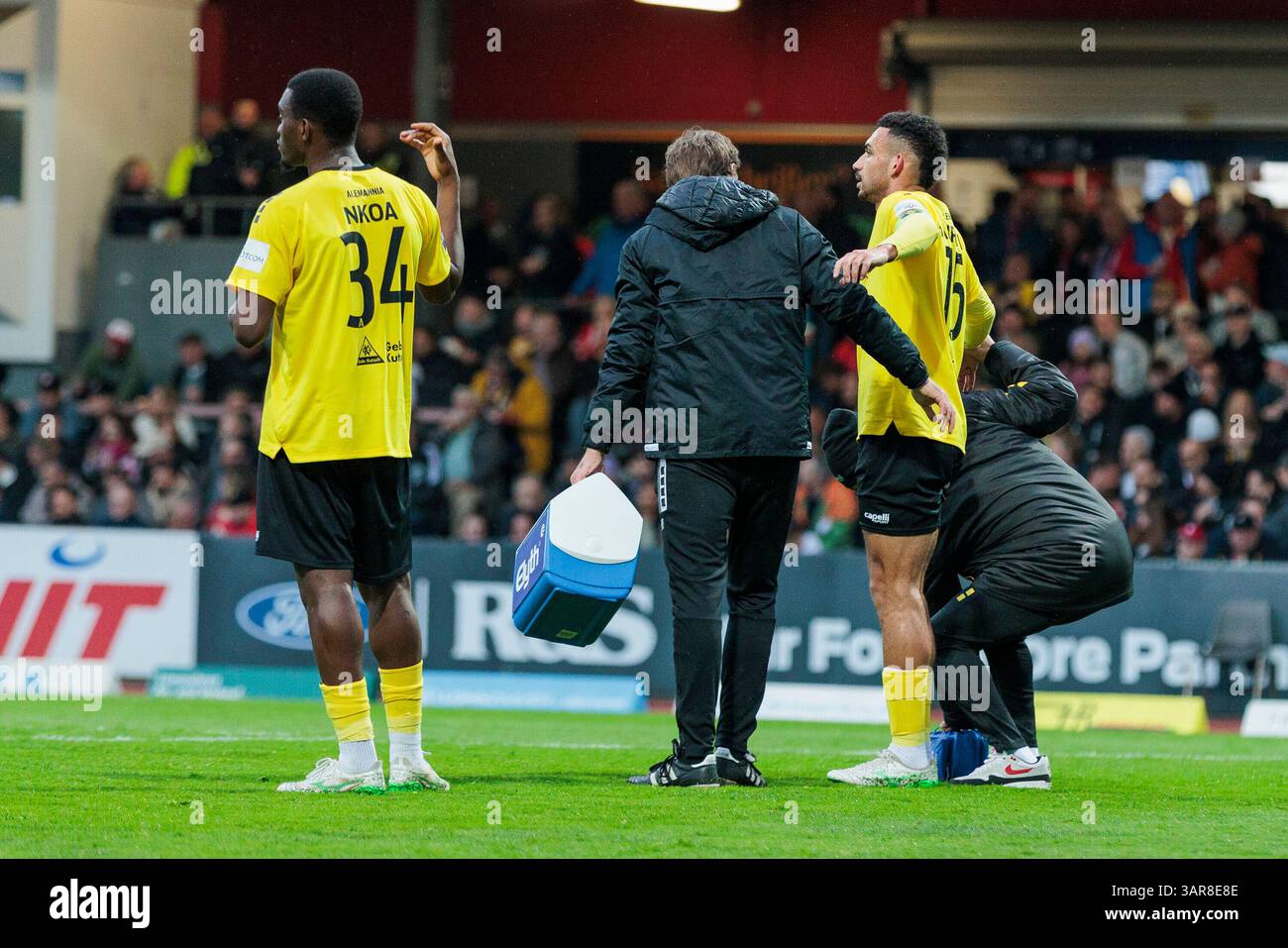 Mika Hanraths (Alemannia Aachen, 15) muss behandelt werden. Mittelrheinpokal, Halbfinale ...