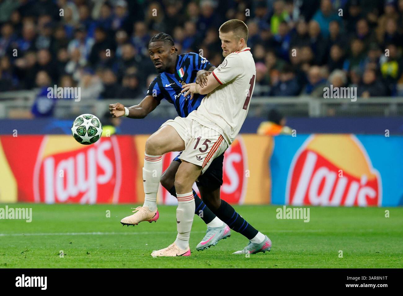 Mailand, Italien. 16th Apr, 2025. v.l. Eric Dier (FC Bayern Muenchen, 15) und Marcus Thuram ...