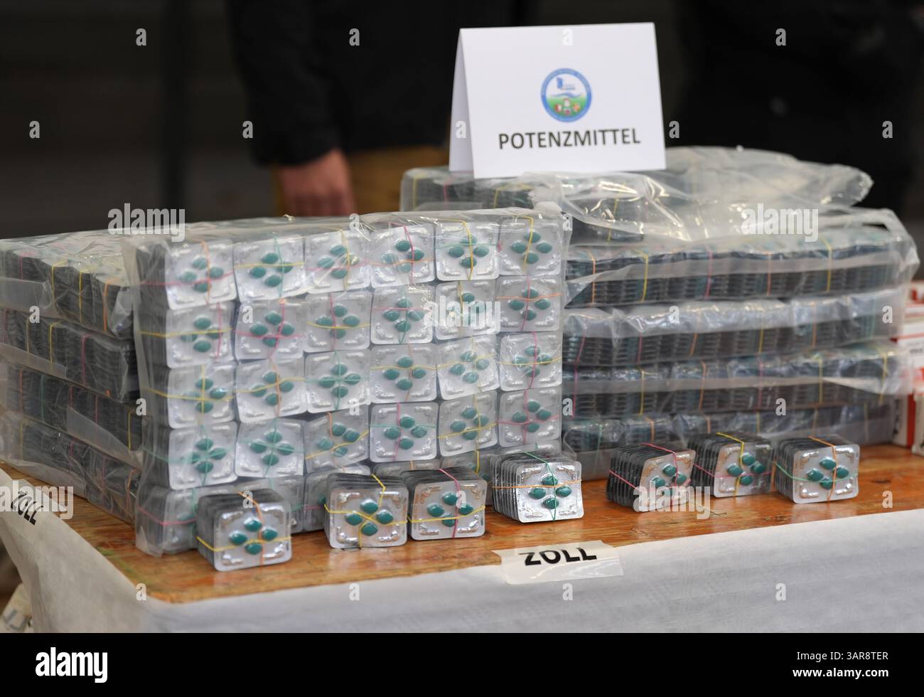 17 April 2025, Hamburg: Potency drugs lie during the presentation of ...