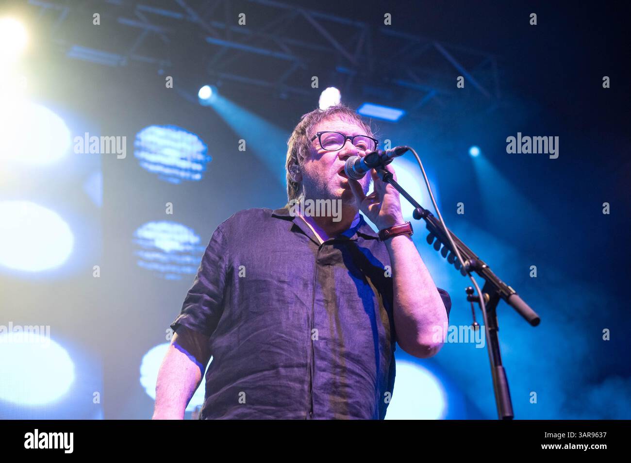 Glasgow, Scotland, UK. 16th Apr, 2025. Simon Fowler of Ocean Colour ...