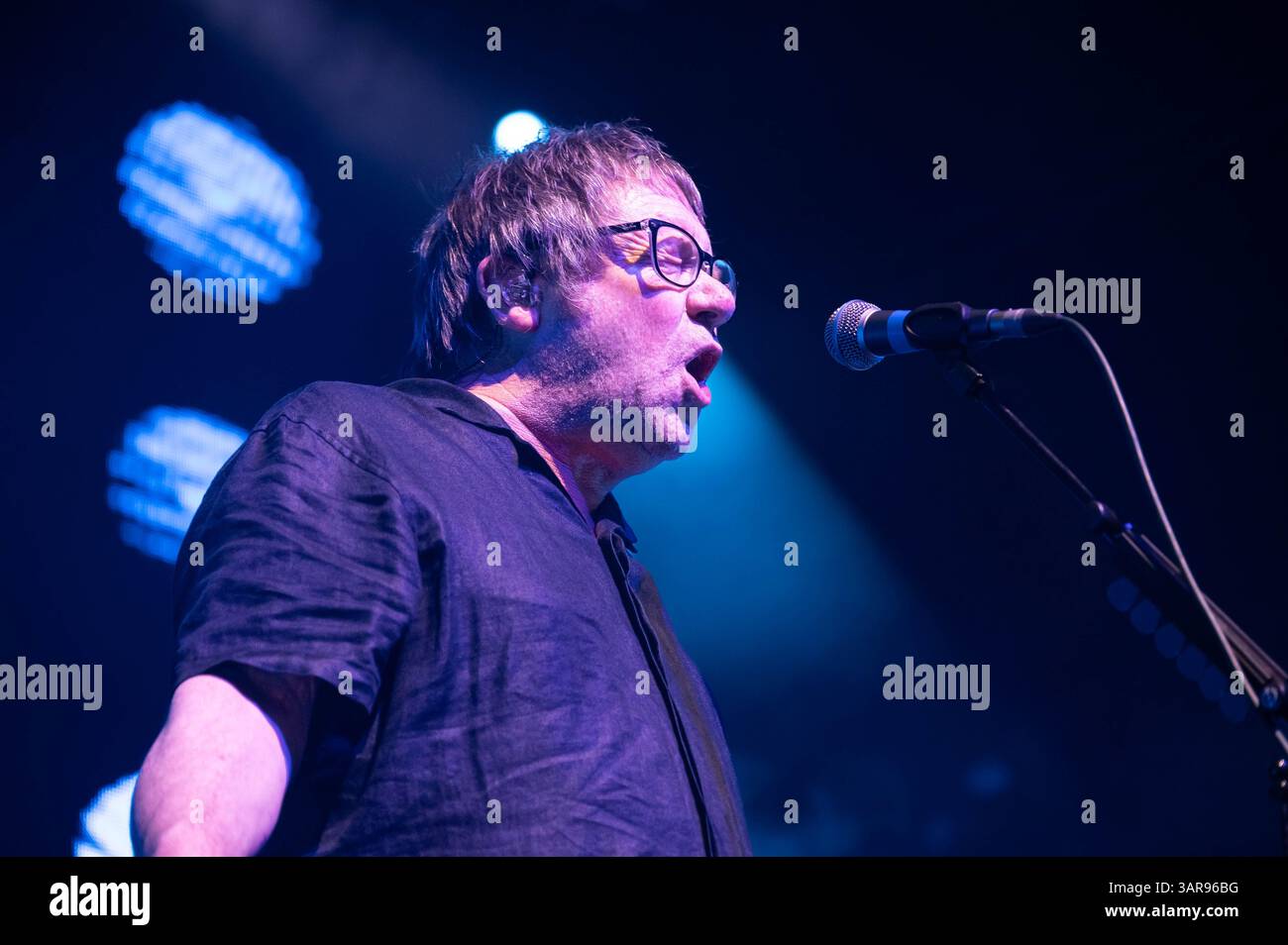 Glasgow, Scotland, UK. 16th Apr, 2025. Simon Fowler of Ocean Colour ...