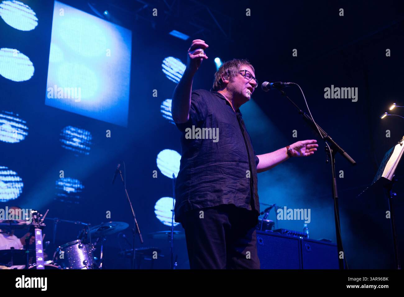 Glasgow, Scotland, UK. 16th Apr, 2025. Simon Fowler of Ocean Colour ...