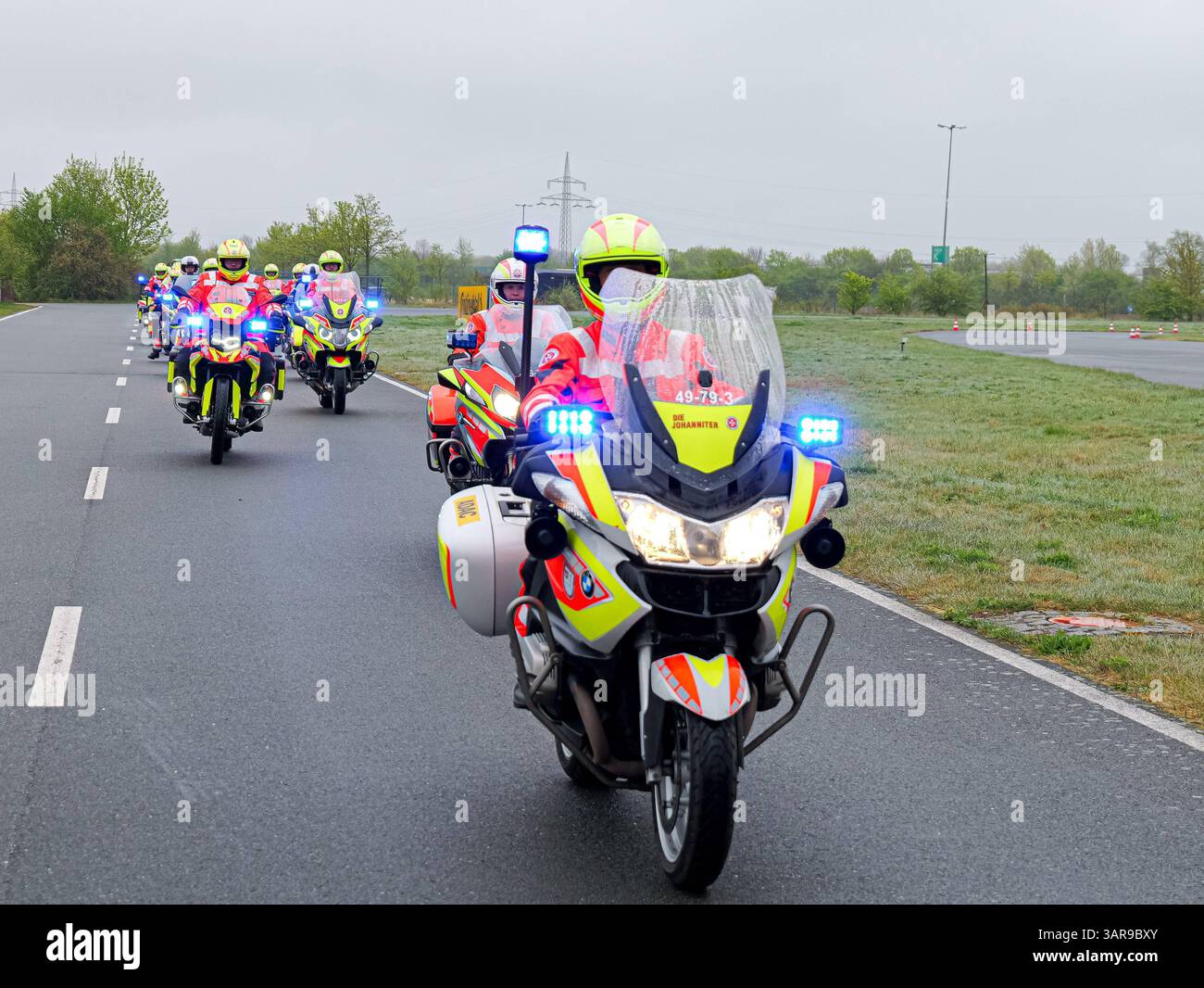 Saisonstart der Johanniter - Motorradstaffel Dicht hintereinander ...