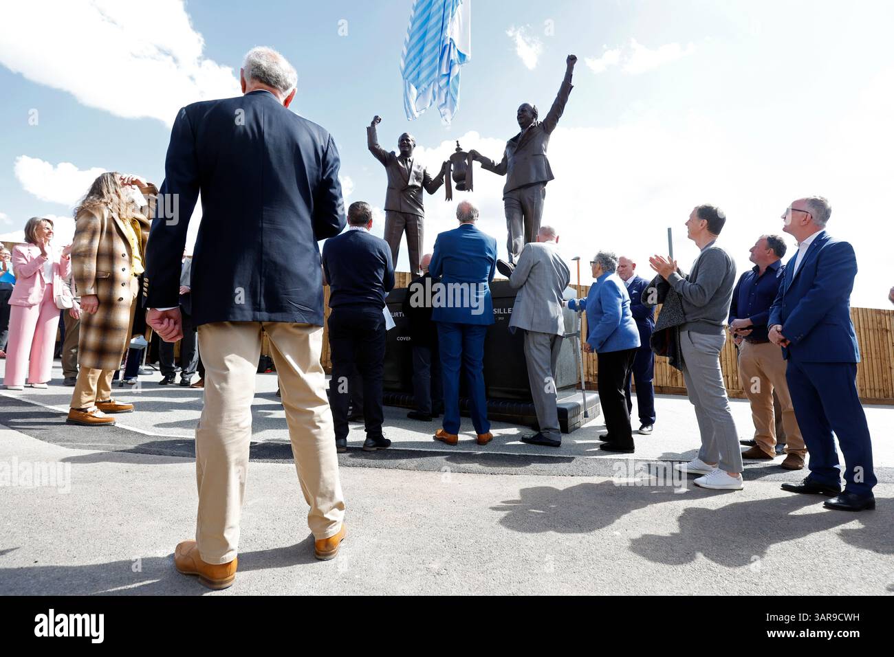 The George Curtis and John Sillett statue is unveiled to the public ...