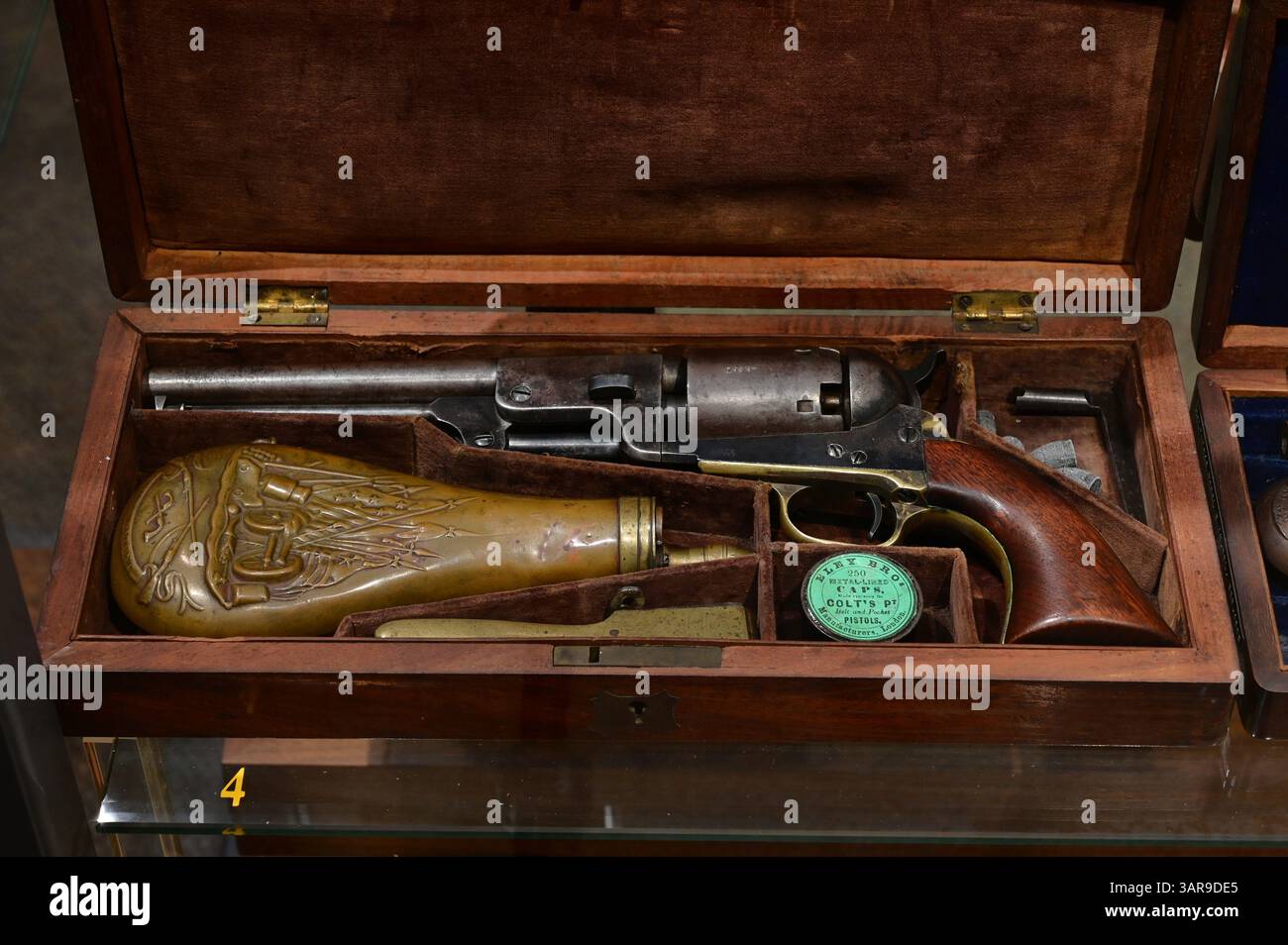 Colt Dragoon Percussion Pistol Stock Photo - Alamy