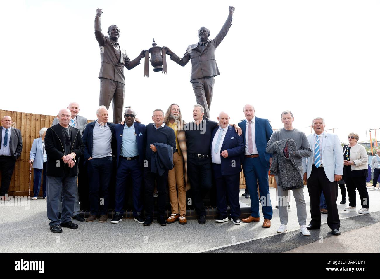 The George Curtis and John Sillett statue is unveiled to the public ...