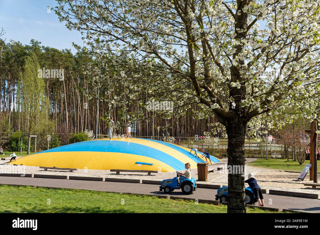 Spielplatz auf dem Spargelhof Klaistow, Erlebnisbauerhof, neue Potsdam ...