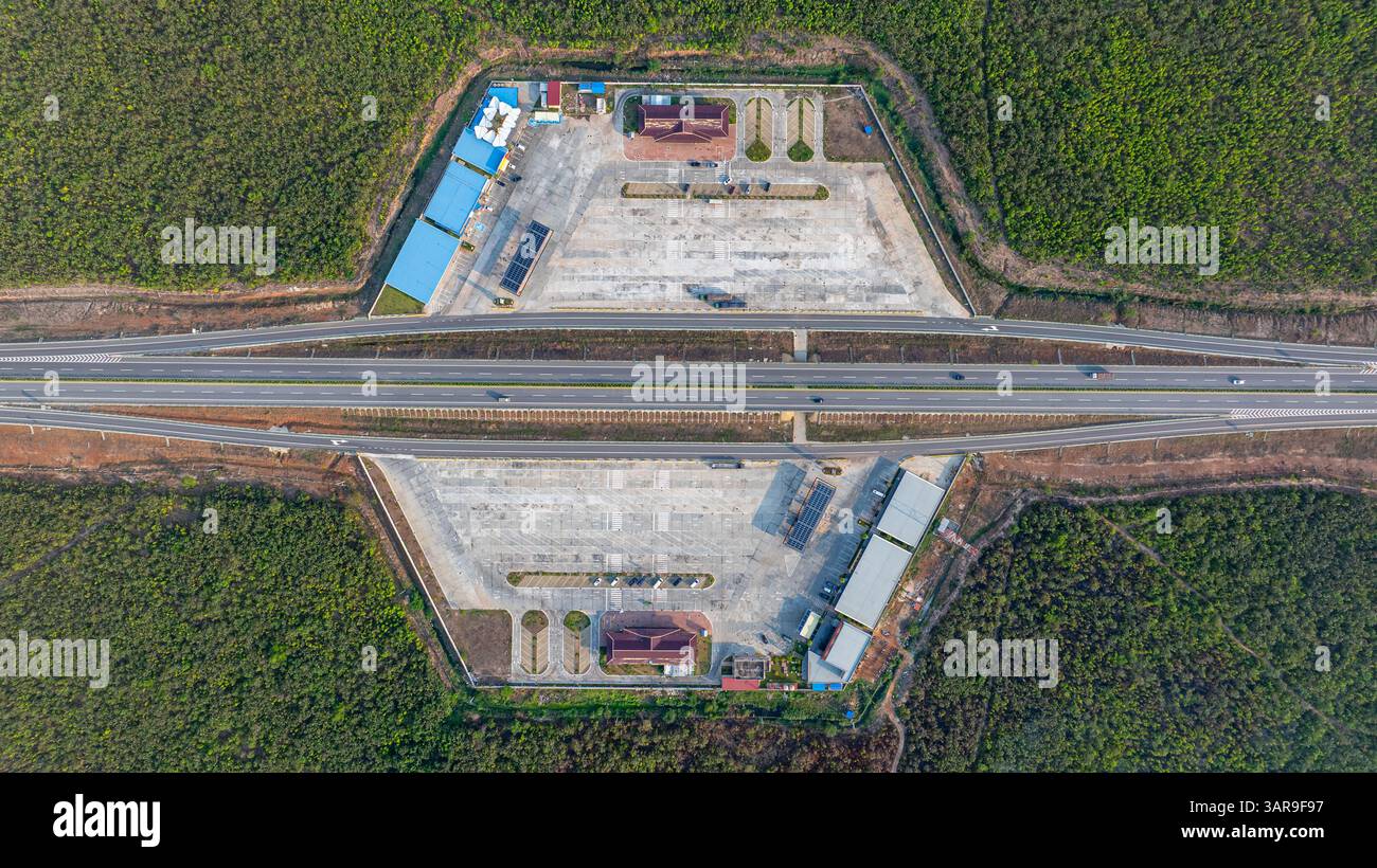 (250417) -- PHNOM PENH, April 17, 2025 (Xinhua) -- An aerial drone ...