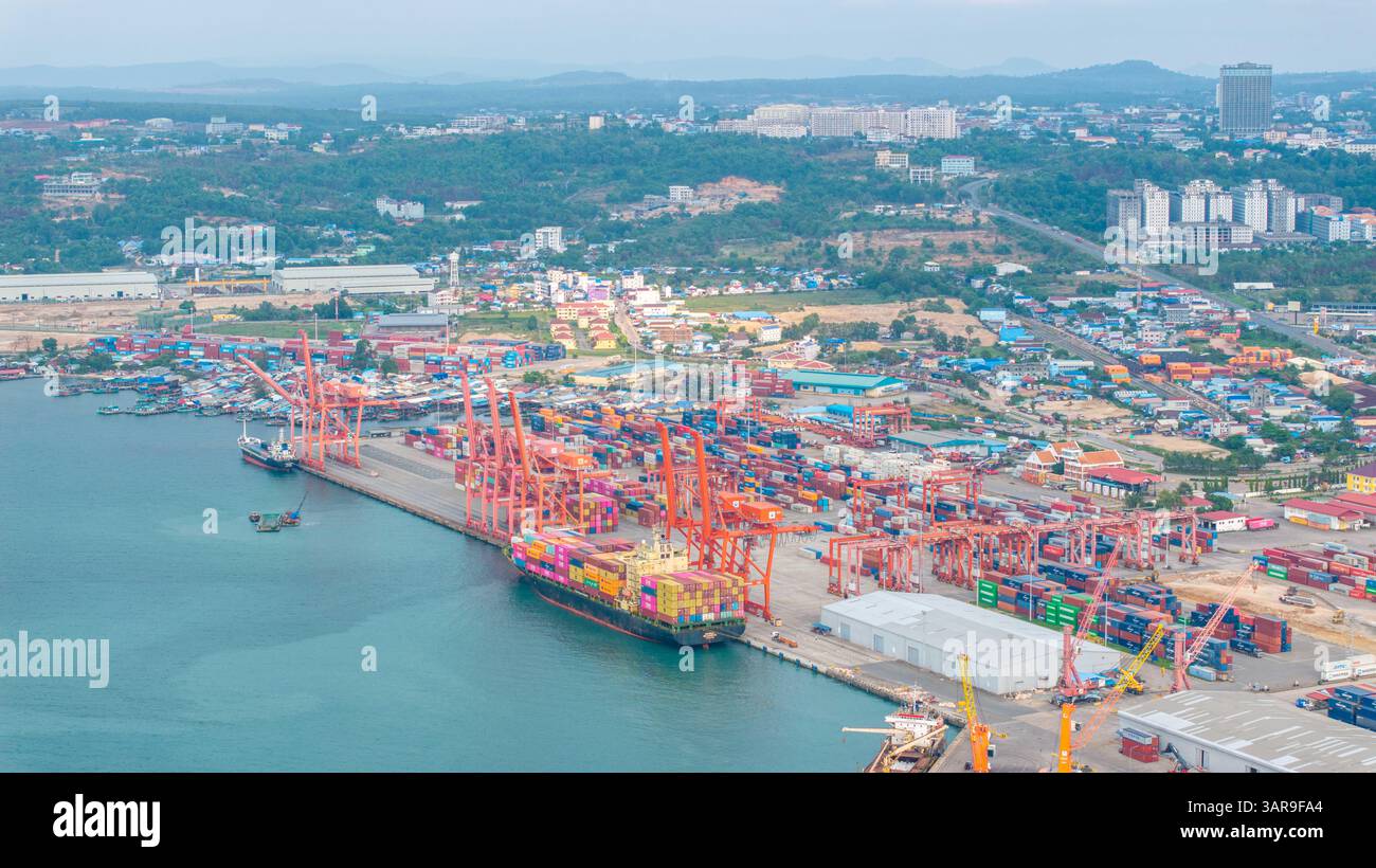 (250417) -- PHNOM PENH, April 17, 2025 (Xinhua) -- An aerial drone ...