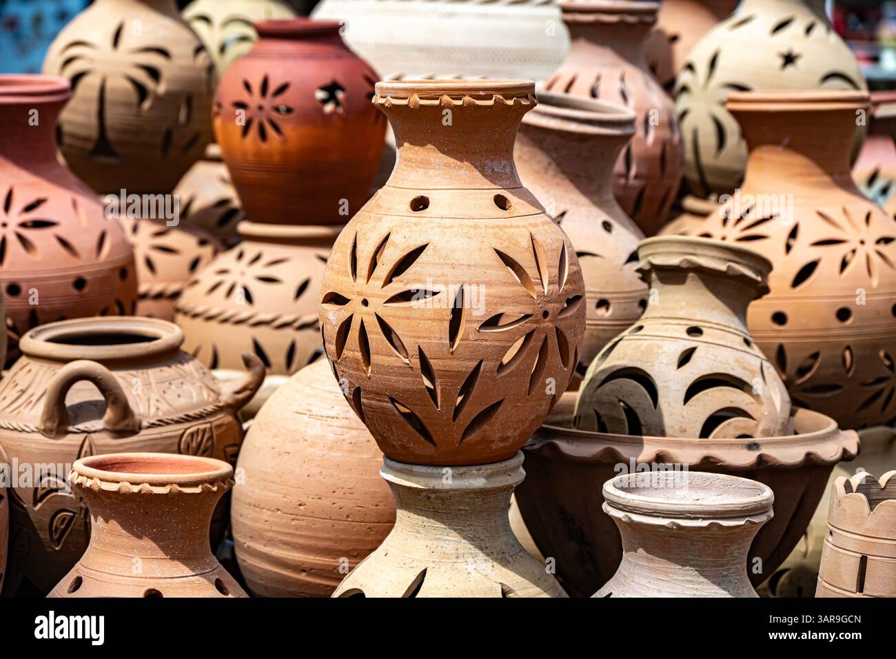 Traditional pottery on Nizwa Souq, Oman Stock Photo - Alamy