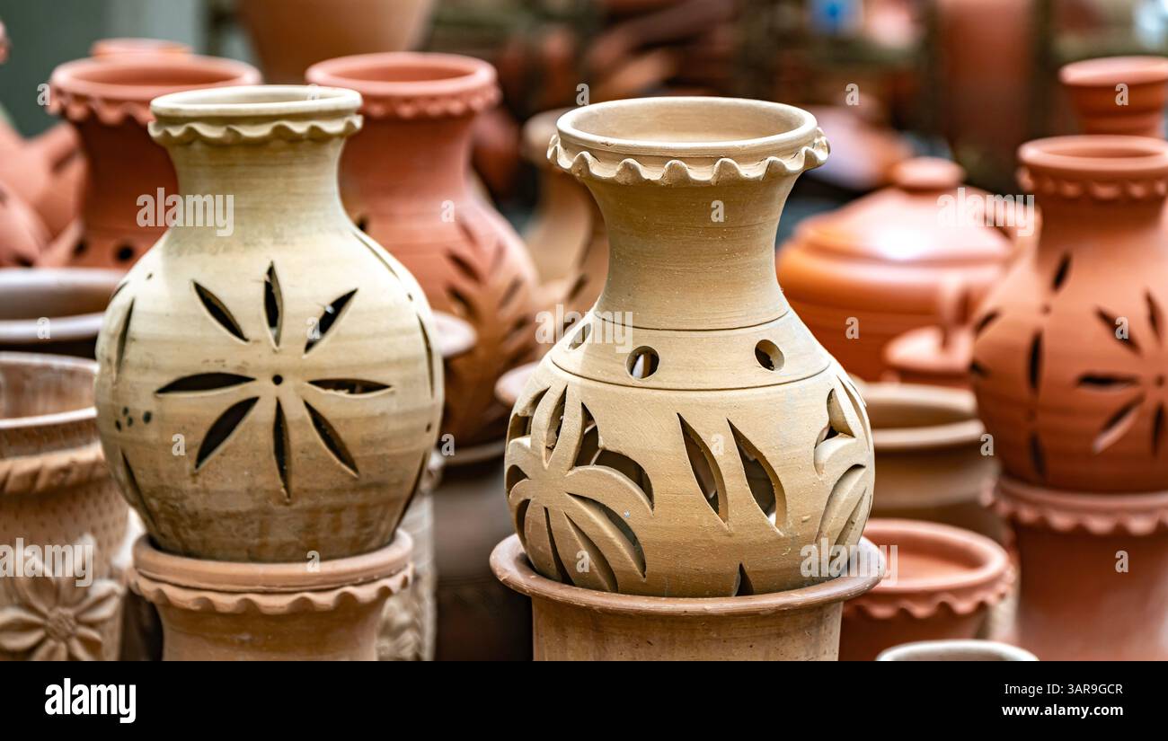 Traditional pottery on Nizwa Souq, Oman Stock Photo - Alamy
