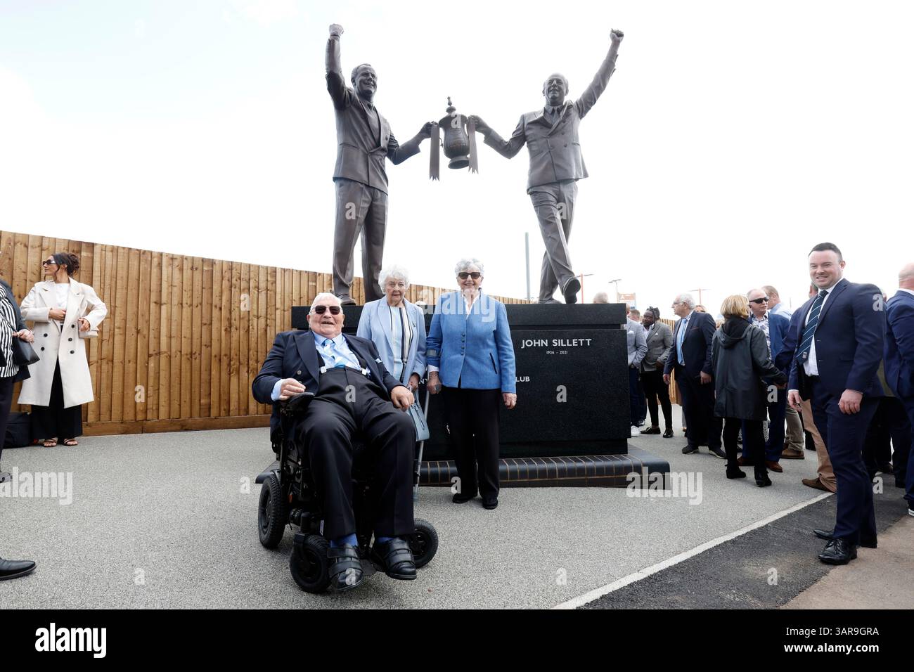 The George Curtis and John Sillett statue is unveiled to the public ...
