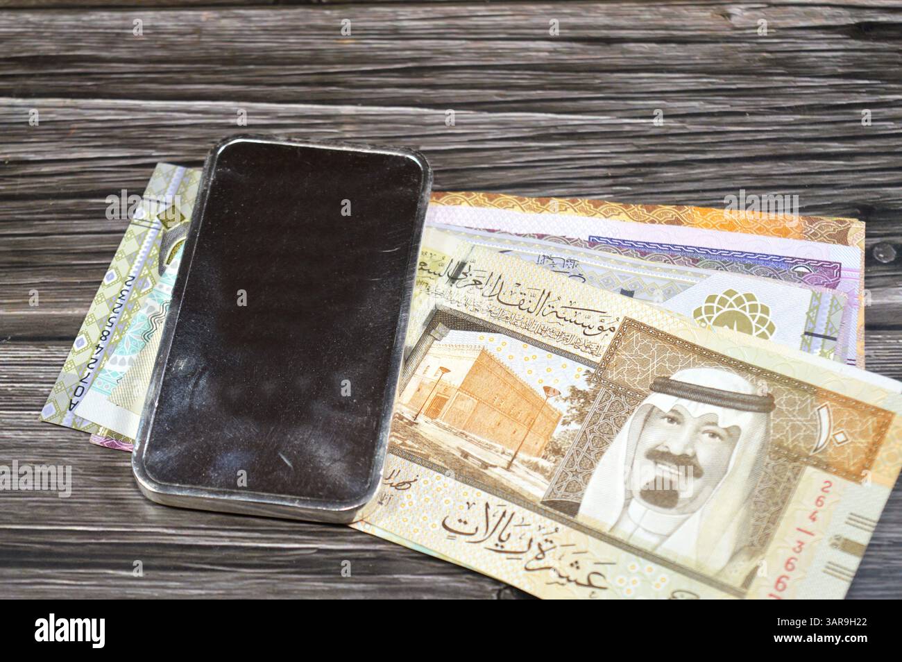 Saudi Arabian money banknotes of riyals and Silver precious metal 250 ...