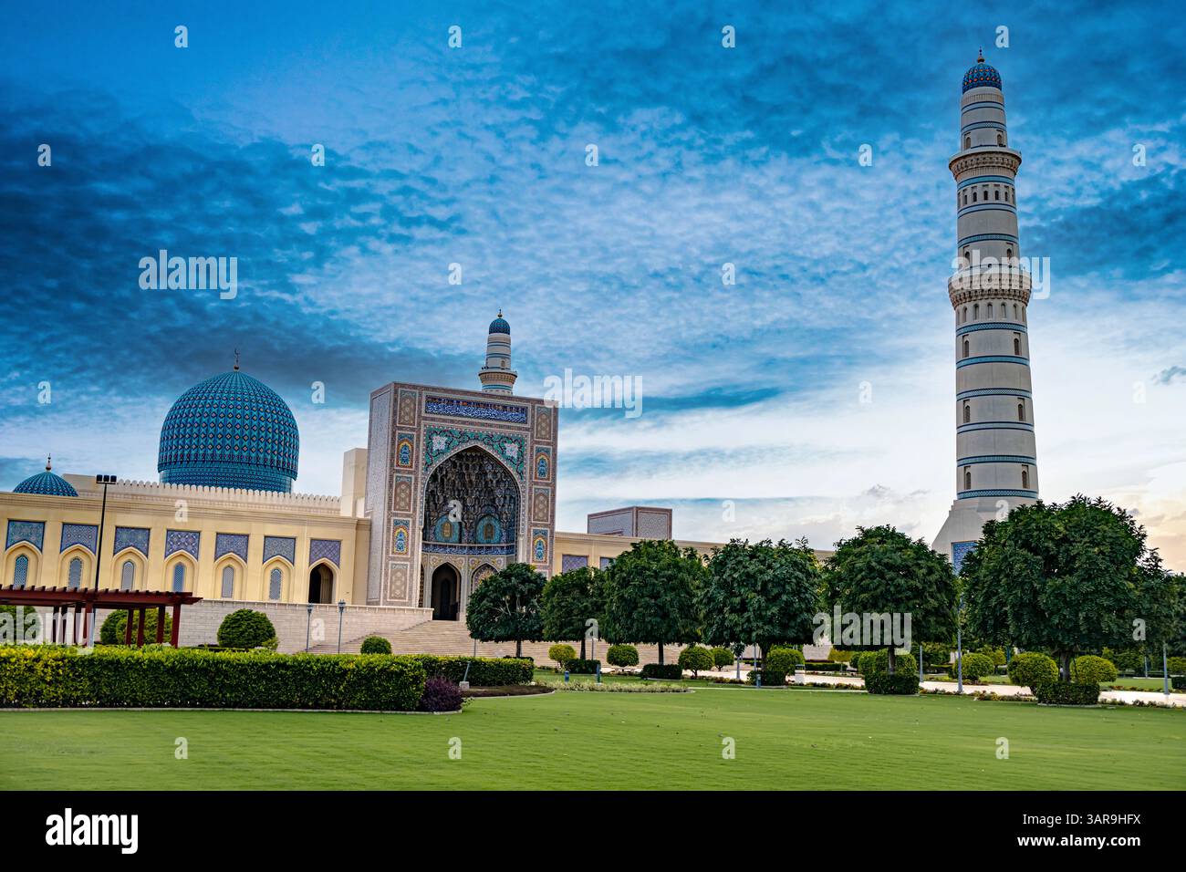 Sohar grand mosque hi-res stock photography and images - Alamy