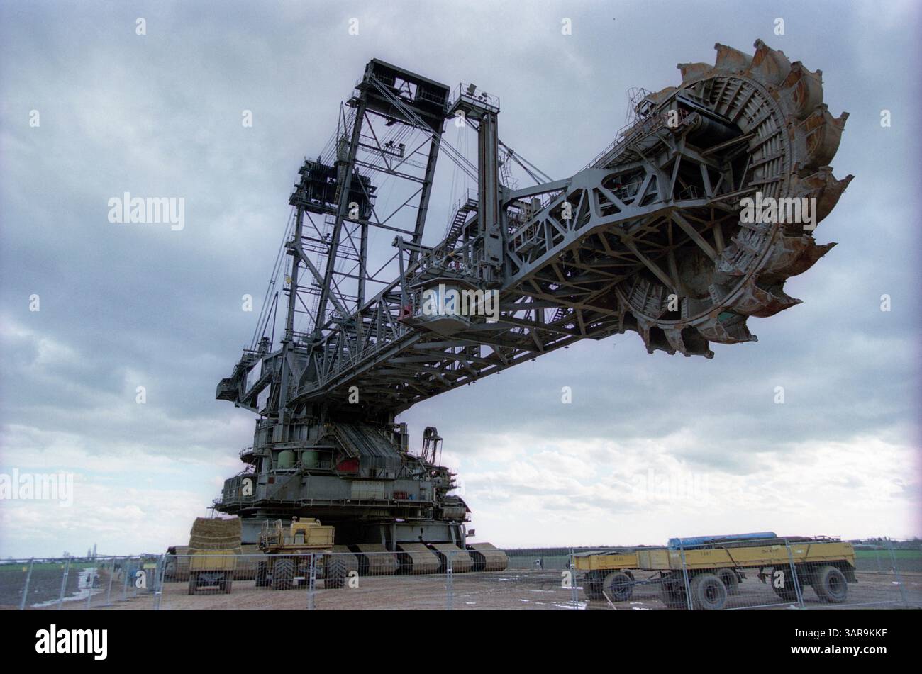 Braunkohle Schaufelradbagger in Bergheim Der größte Schaufelradbagger ...