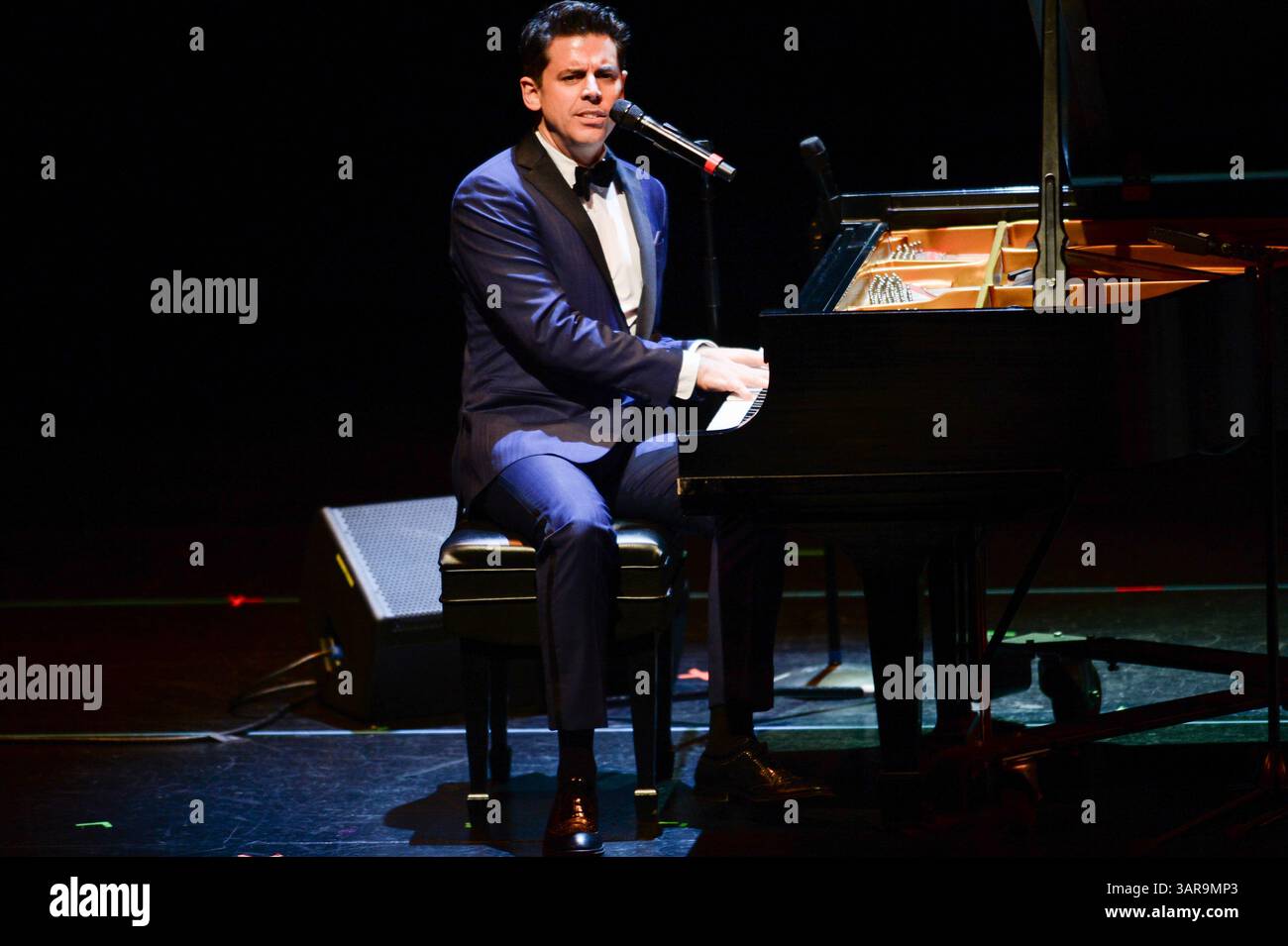 Fort Lauderdale, USA. 16th Apr, 2025. Tony DeSare performs in Fort ...