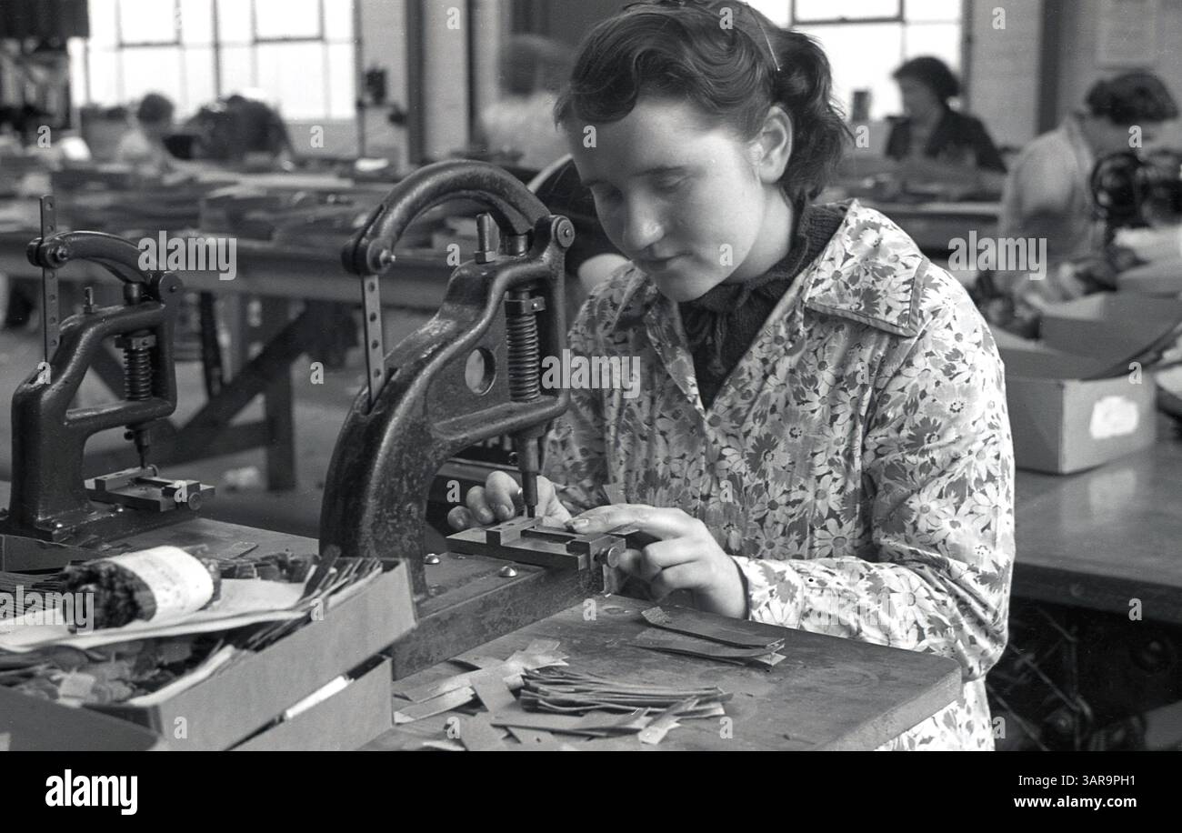 Uk workplace 1930s hi-res stock photography and images - Alamy