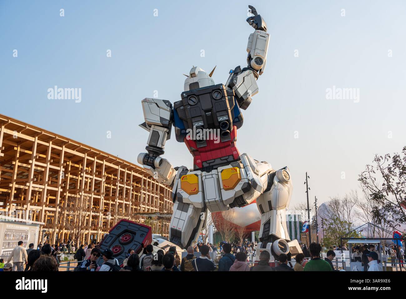 Osaka, Japan - April 16 2025 : The life-sized Gundam statue at GUNDAM ...