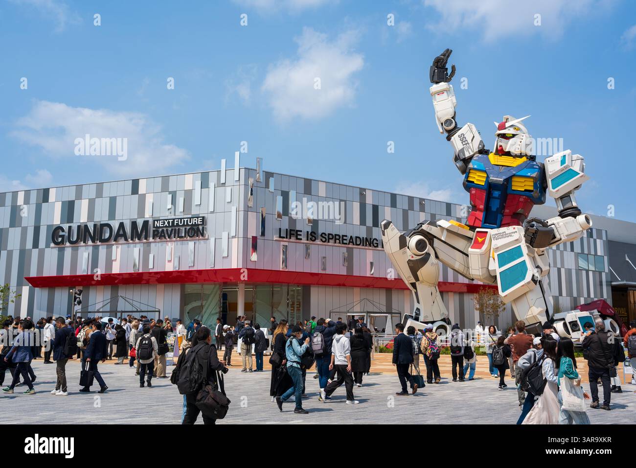 Osaka, Japan - April 16 2025 : The life-sized Gundam statue at GUNDAM ...