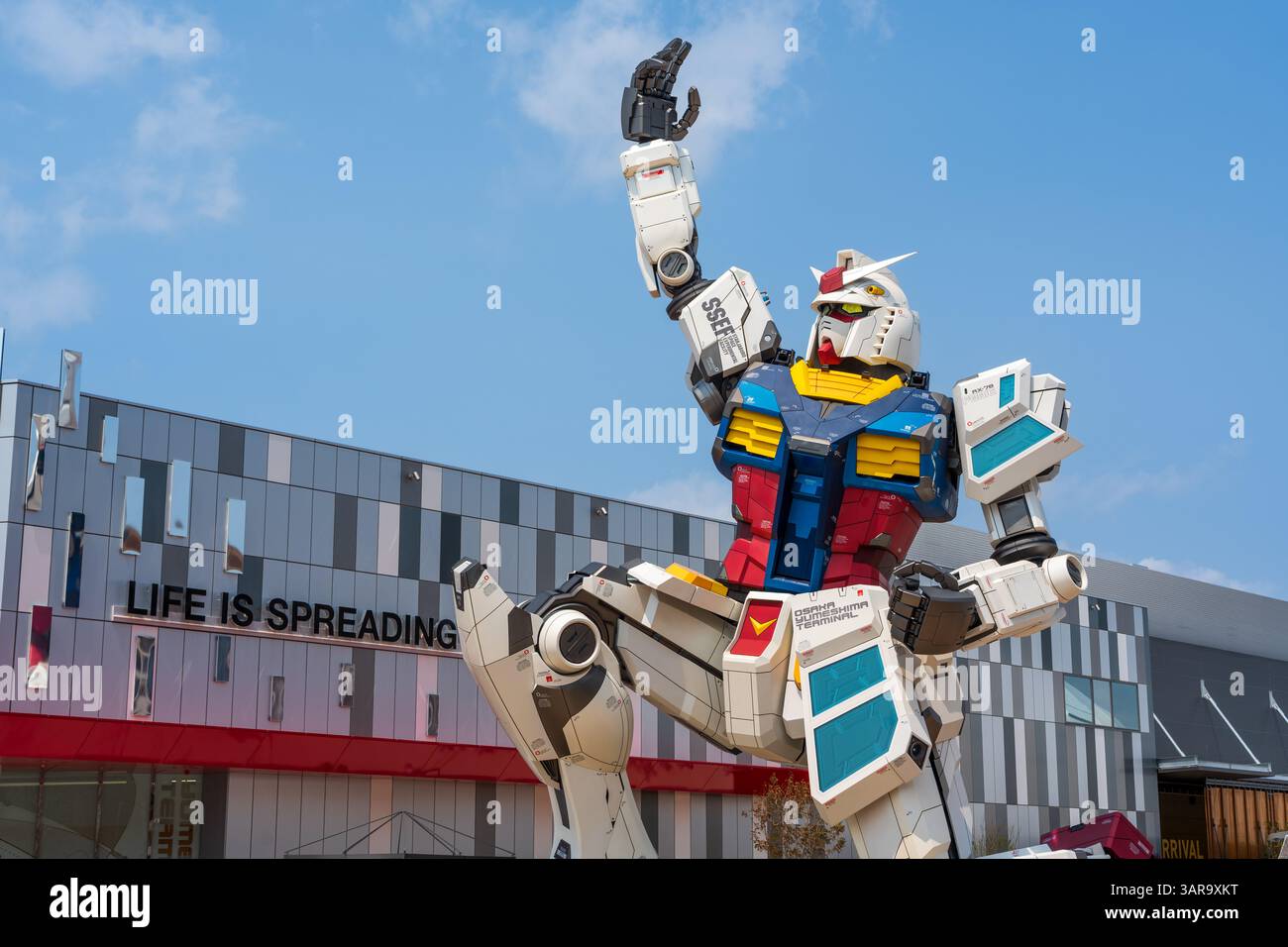 Osaka, Japan - April 16 2025 : The life-sized Gundam statue at GUNDAM ...