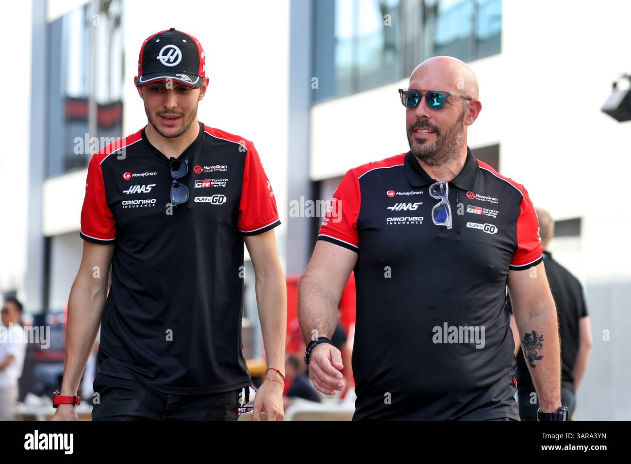 Jeddah, Saudi Arabia. 17th Apr, 2025. (L to R): Esteban Ocon (FRA) Haas ...