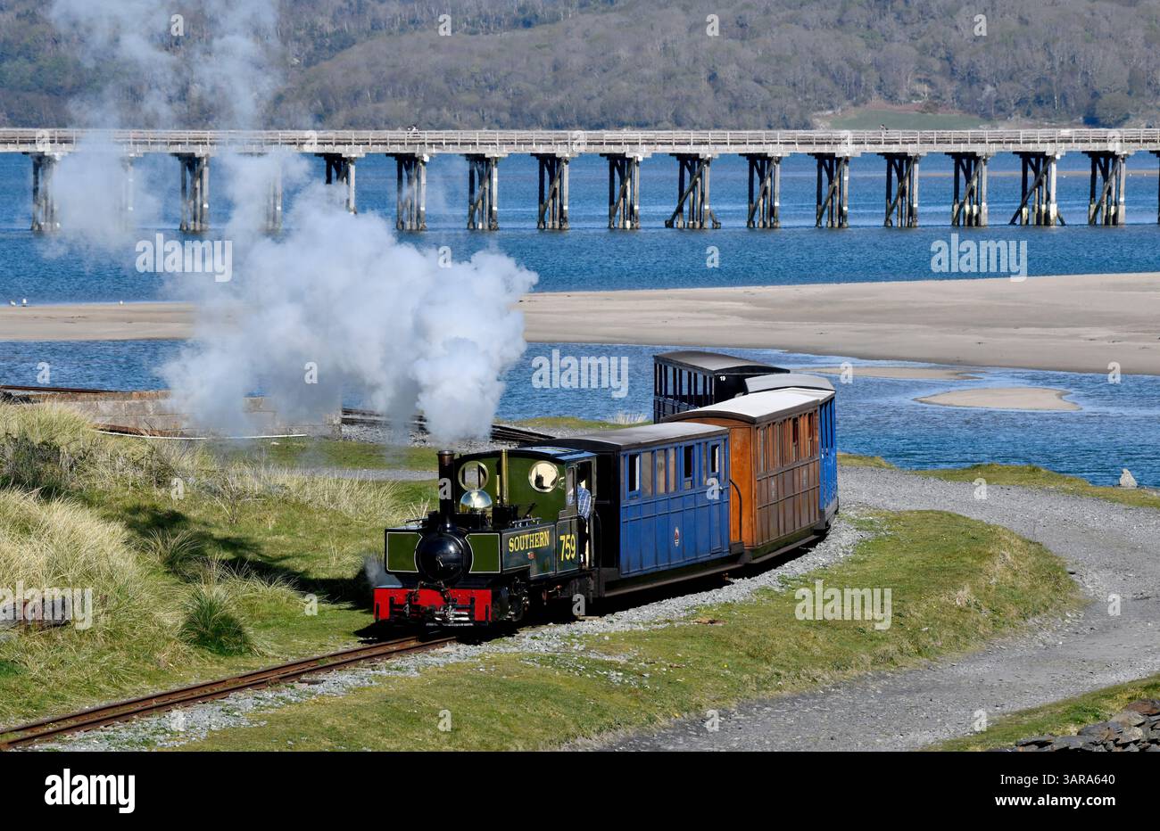 The Fairbourne Railway with narrow guage locomotive Yeo Constructed by ...