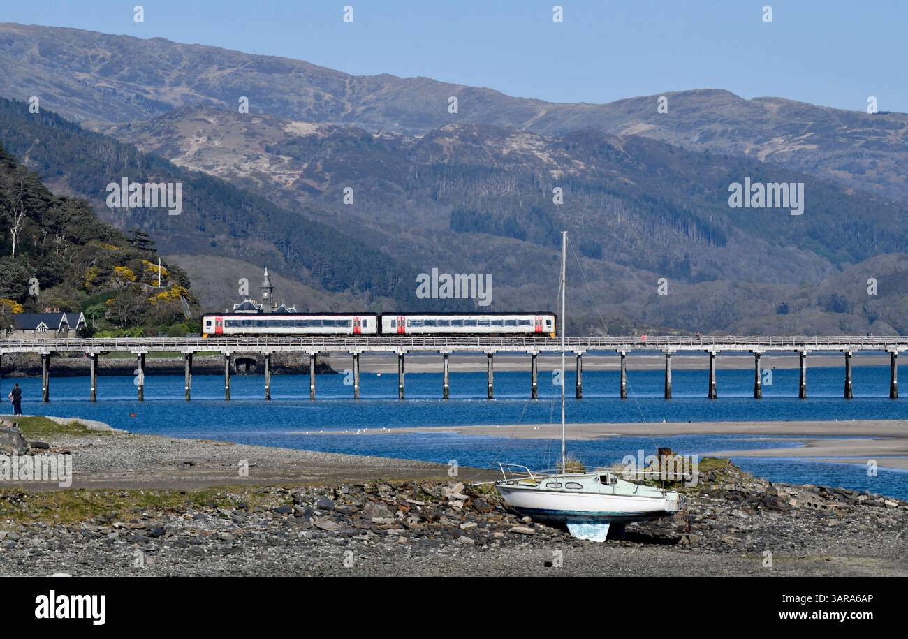 The main line Barmouth railway estuary viaduct in Wales Stock Photo - Alamy