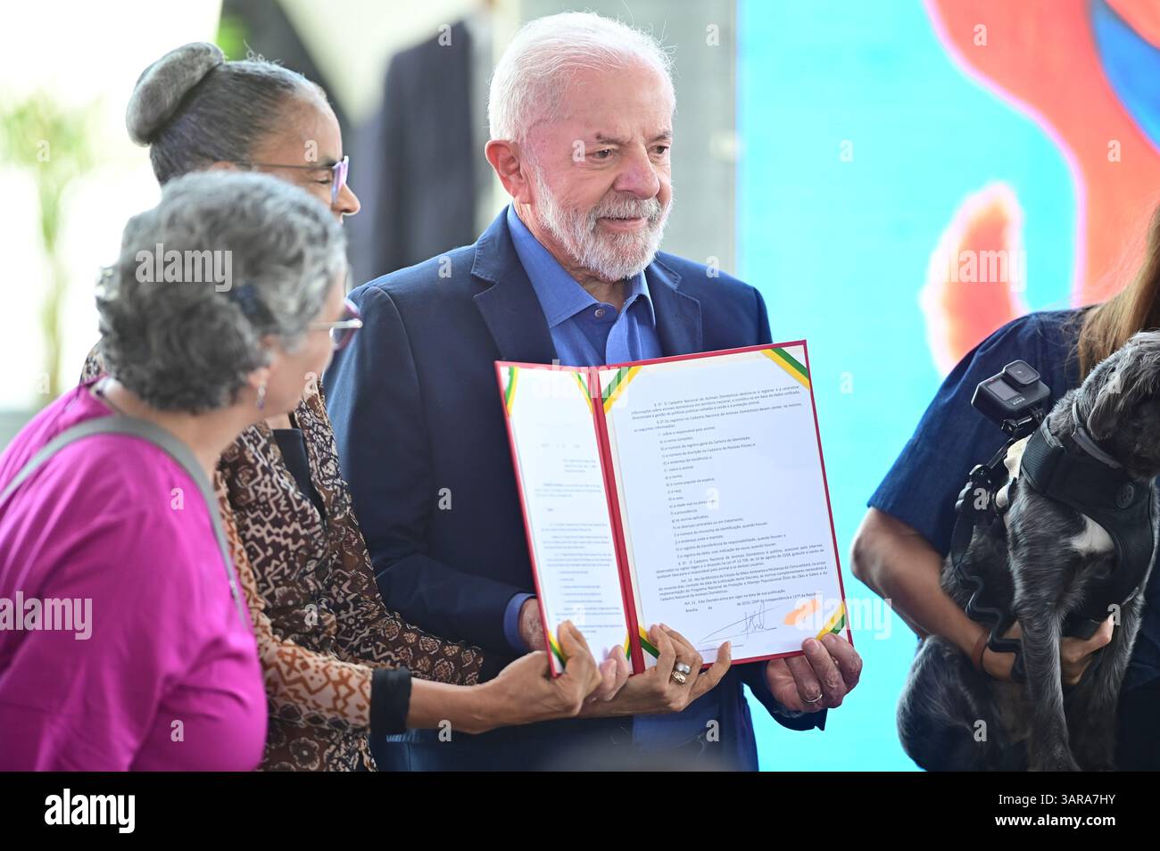 BRASÍLIA, DF - 17.04.2025: LULA LANÇA IDENTIFICAÇÃO DE CÃES E GATOS ...