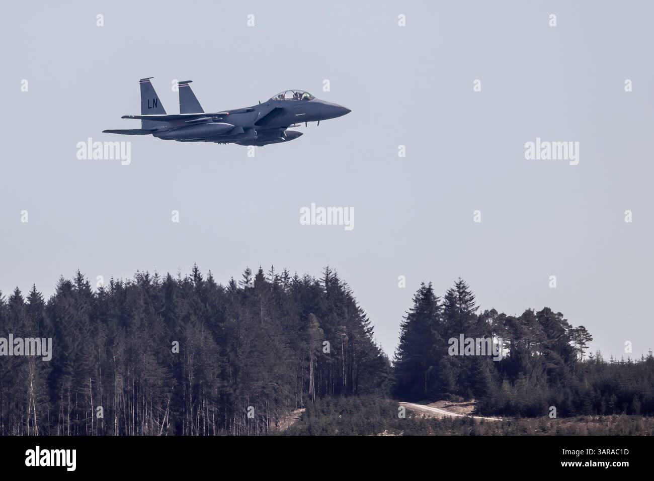 In flight strike eagle hi-res stock photography and images - Alamy