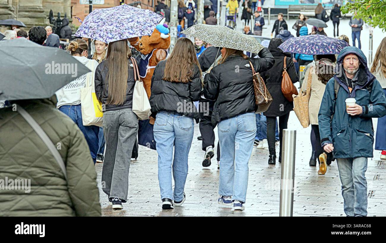 Glasgow, Scotland, UK. 17th April, 2025. UK Weather: Spring sees april ...