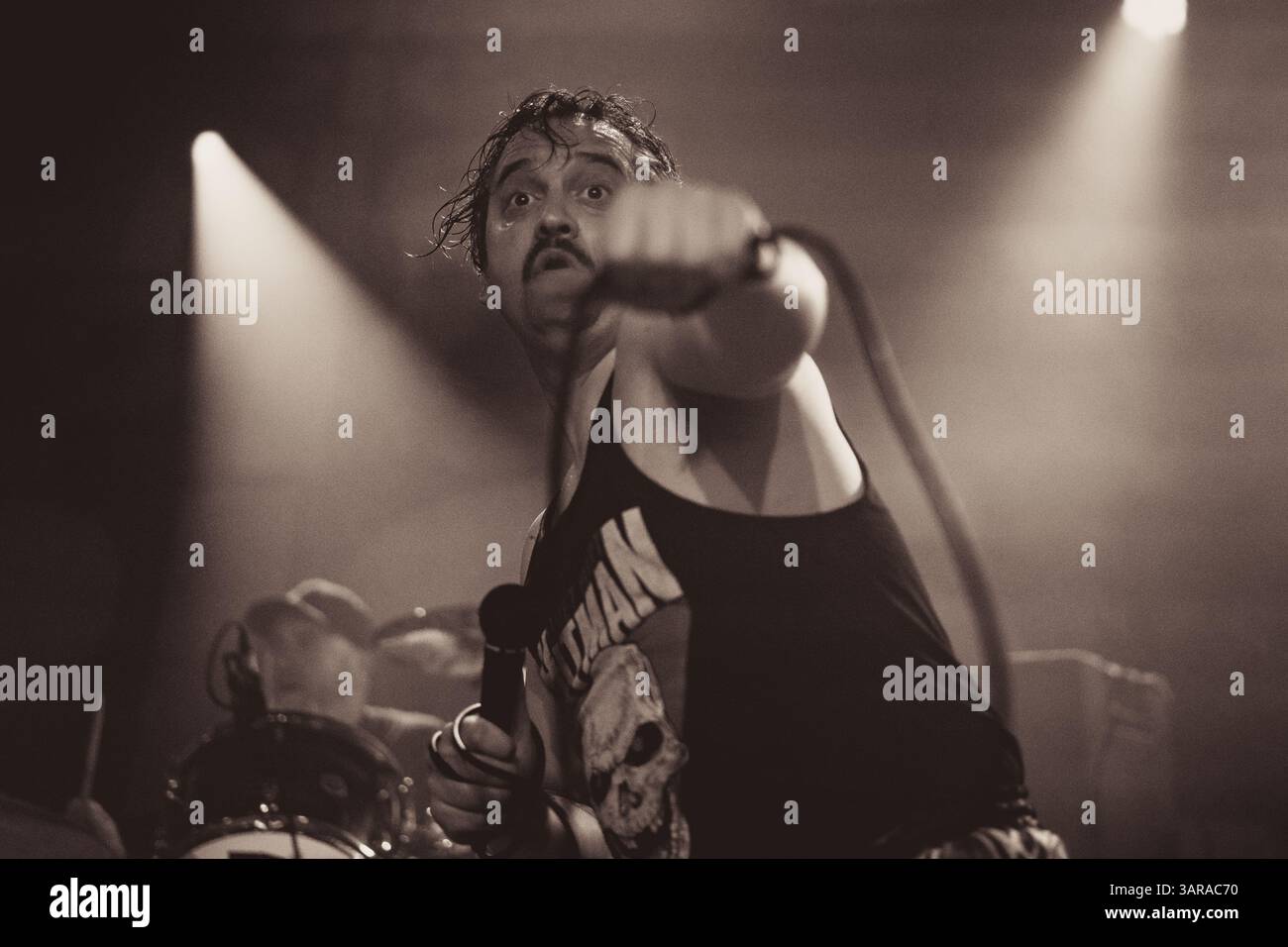 Pigs Pigs Pigs Pigs Pigs Pigs Pigs live at New Century Hall, Manchester ...