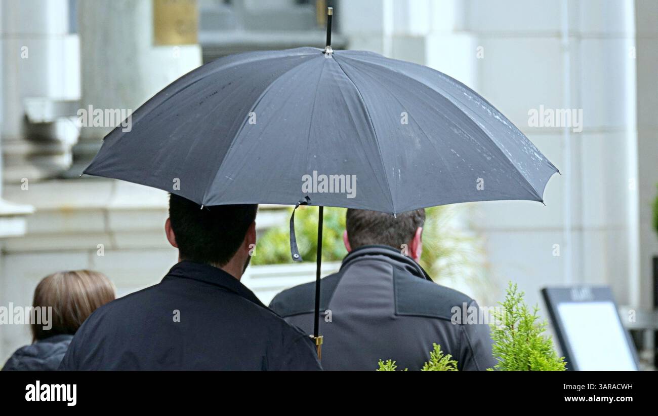 Glasgow, Scotland, UK. 17th April, 2025. UK Weather: Spring sees april ...