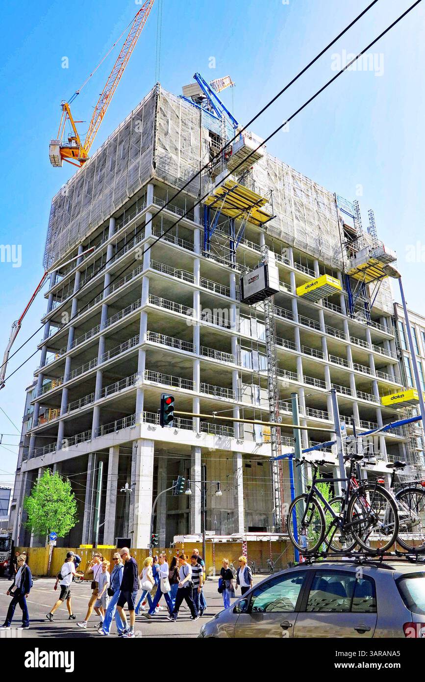 134 m Hochhausturm nach Plaenen Architekturbuero Jan Kleihues 32 Etagen mit 32000 m2 ...