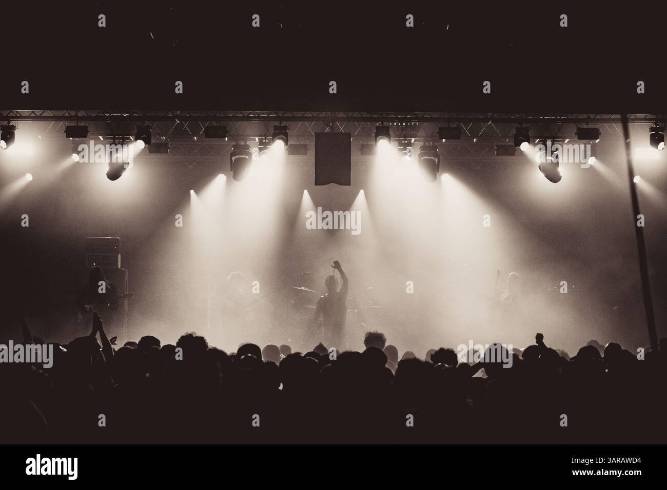 Pigs Pigs Pigs Pigs Pigs Pigs Pigs live at New Century Hall, Manchester ...