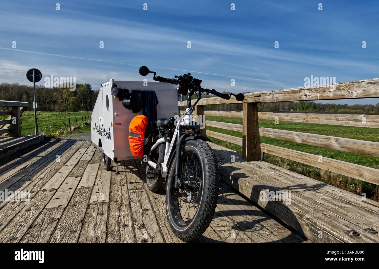 Backcountry cycling hi-res stock photography and images - Alamy