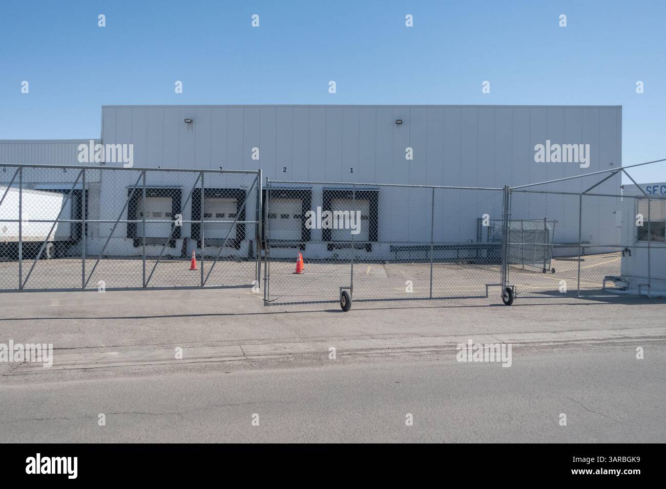 factory loading dock for loading shipments Stock Photo - Alamy