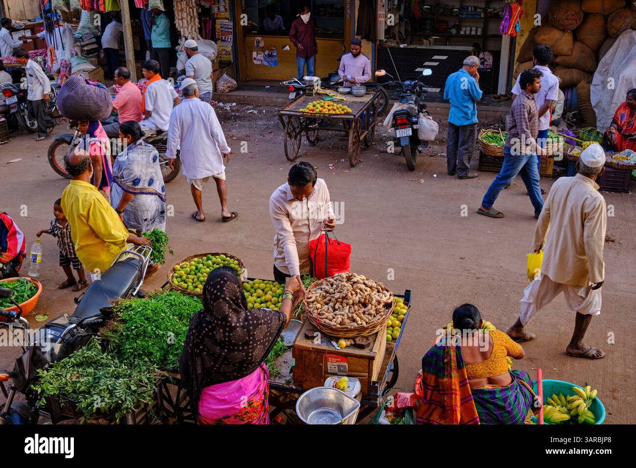 India, Karnataka state, Badami, the bazaar, India, Karnataka state, Badami, the bazaar, fruit ...